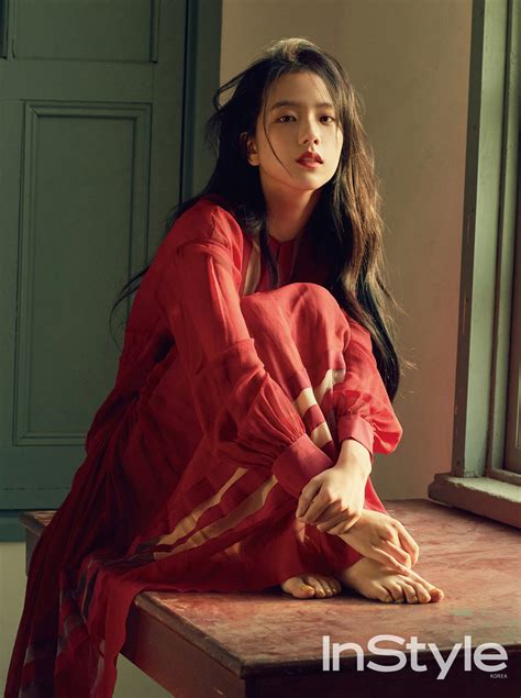 Blackpink Jisoo首次单独写真采访 少女风格真的清纯又温柔！ Ksd 韩星网 画报