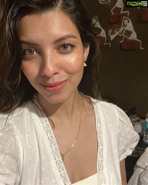 Riya Deepsi Most Liked Photos And Posts Gethu Cinema