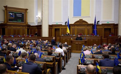 Рада продовжила воєнний стан та загальну мобілізацію ще на 90 діб Вечірній Київ