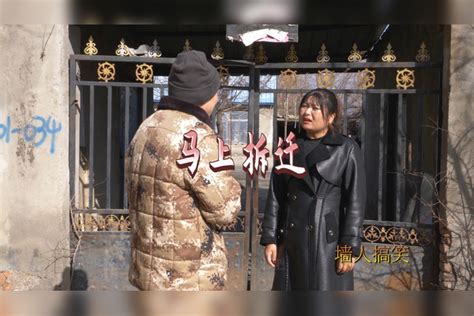 小伙带女友回家，骗女友说要拆迁，结局太逗了