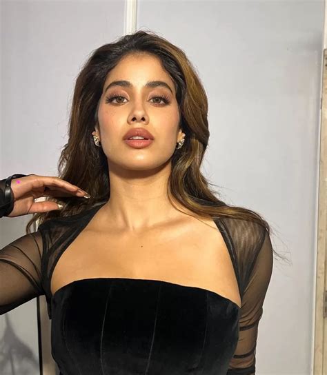 Janhvi Kapoor Hot Sexy Pics Gallery Images Latest