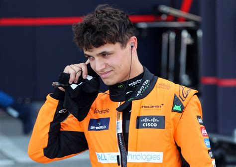 نوريس سائق مكلارين نخوض معركة خاسرة