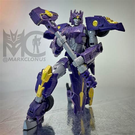 Age Of The Primes Deluxe Solus Prime Behind The Scenes Transformers