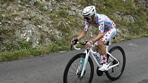 VidÉo Tour De France Les Grotesques « Bidons Collés De Lenny Martinez Lors De La 18e étape