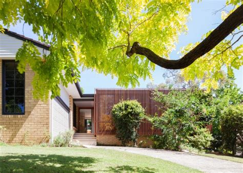 Bijl Architecture Adds Slatted Screen To Sydney Bungalow