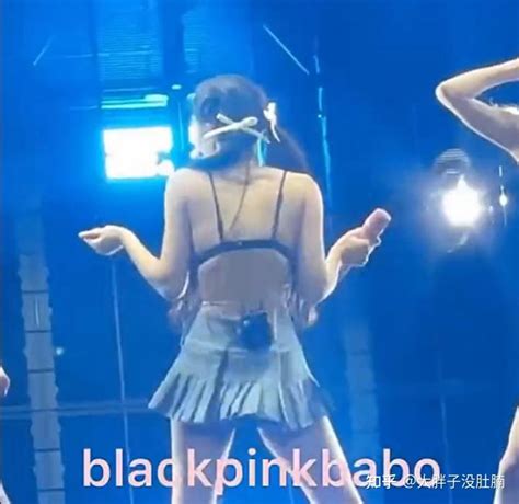 Jennie被封史上最性感，无罩战衣露出骄人上围，令粉丝担心走光 知乎