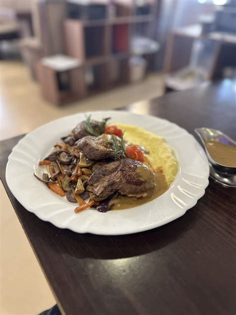 Турски Обедно меню за 24 02 Супи 1 Домашна пилешка супа 4 29лв 2 Агнешка курбан чорба 7