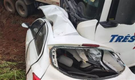 Carro é Esmagado Em Acidente Com Caminhão E 4 Pessoas Morrem Entre