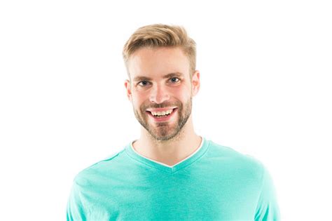 수염이 있는 모발에 더 많은 주의를 기울이라 흰색에 고립 된 수염을 기고 한 남자 행복한 수염 남자 수염이 있는 얼굴의 면도없는 모델 수염 제품 면도 살롱 이발소 이발사에서