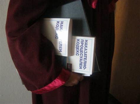 Обвиниха мъжа заплашил с пистолет екипи на Спешна помощ в Бургас Lupa Bg