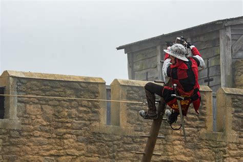 갑옷 건물 검은색 계획 고대 건축 고대의 공연 기사 기사도 기사의 갑옷 기사의 헬멧 나이트 작위 대담한