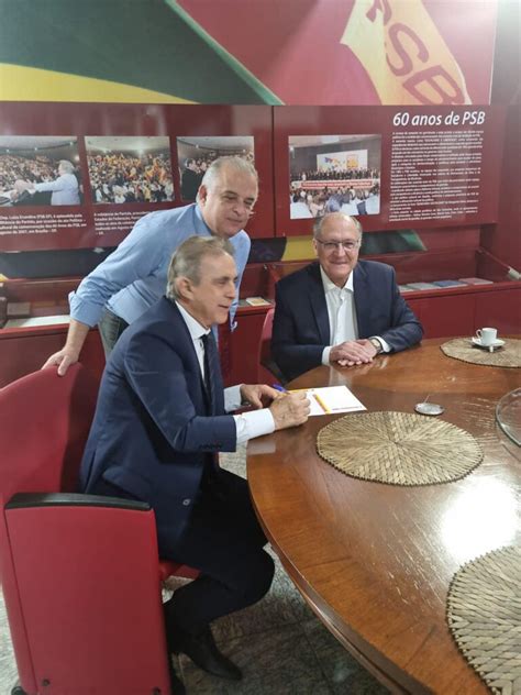 Prefeito De Barueri Rubens Furlan Assinou Em Brasília Sua Filiação Ao