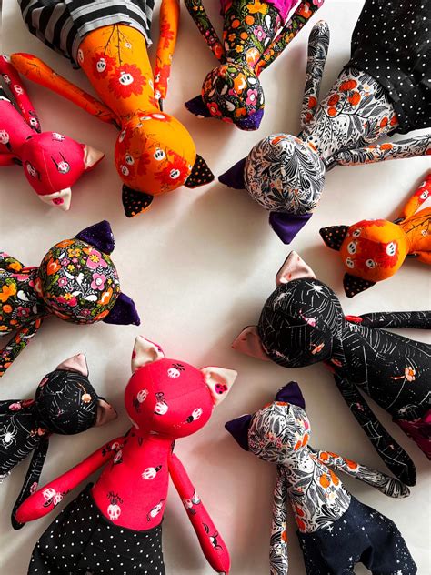 Collections Hey Kitty Rae