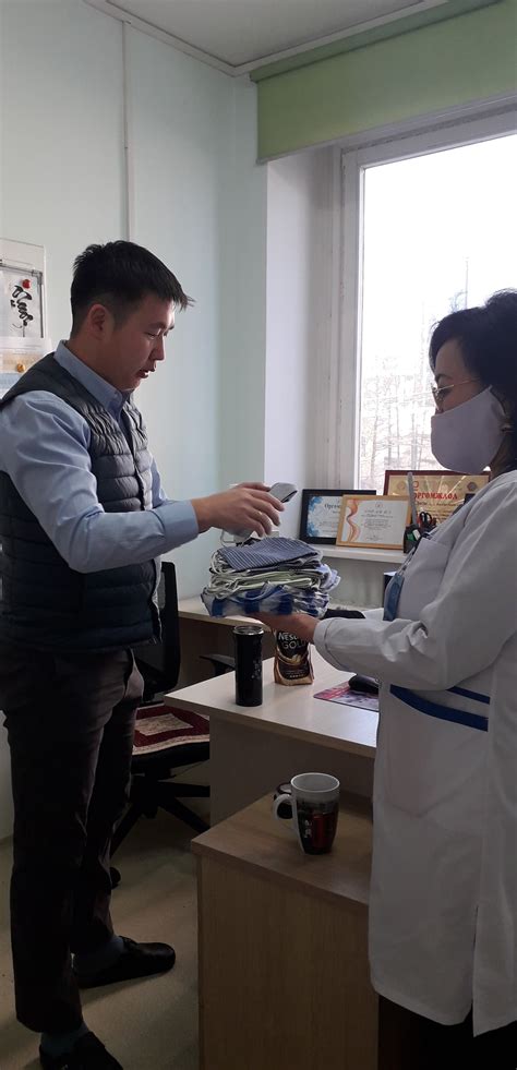 ҮЭХ ноос төвийн эмч ажилчидад амны хаалт хандивлав Эмгэг судлалын үндэсний төв