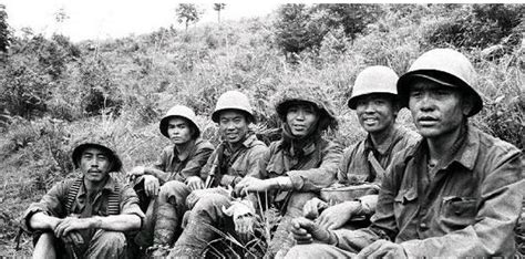 解放军记者镜头下的中越战争1984年南疆收复两山珍贵照片 南疆 中越战争 者阴山 新浪新闻