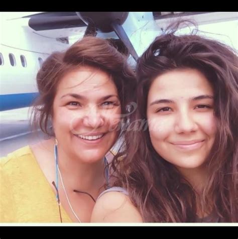 Дъщерята на Марта Вачкова я напуска ето причината Снимки За Жената