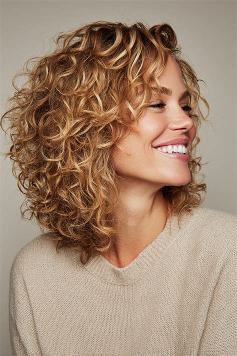 25 Stylish Medium Length Haircuts For Curly Hair 2025 Creativebooster