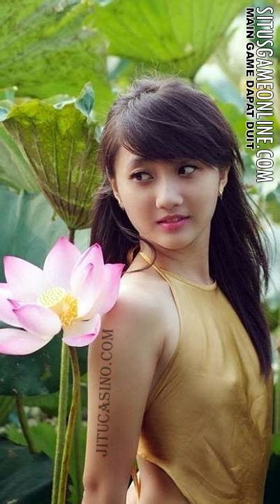 Igo Only Igo Hot Dan Seksi Nyaris Bugil Dengan Baju Lingerie Tembus