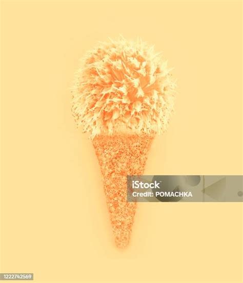 종이 배경에 꽃 양파와 색종이로 만든 창조적 인 바닐라 아이스크림 콘 트렌디 한 미니멀 한 팝 아트 스타일과 여름 음식 개념 0명에 대한 스톡 사진 및 기타 이미지 Istock
