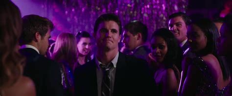 Auscaps Robbie Amell Shirtless In The Duff