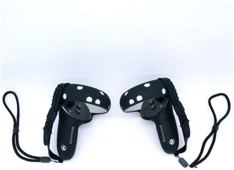 5 Best Vr Grips And Hand Straps Of 2021 The Tech Influencer