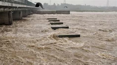 Delhi Flood Update Yamuna To Be At Peak Flow On 13 July Morning Alert