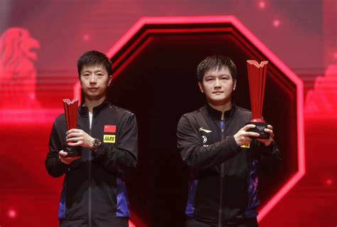 国乒大合照站位玄机：李隼没站中间；莎莎谦让陈梦；钱天一最靠边 哔哩哔哩