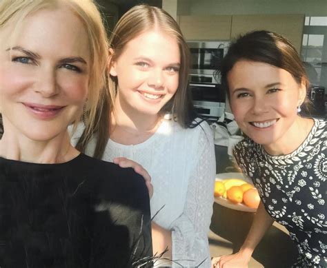 نیکول کیدمن در کنار خواهر مشهورش