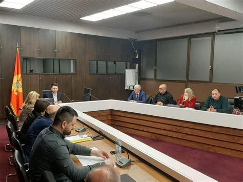 ДИК данас разматра три изборне листе ИН4С