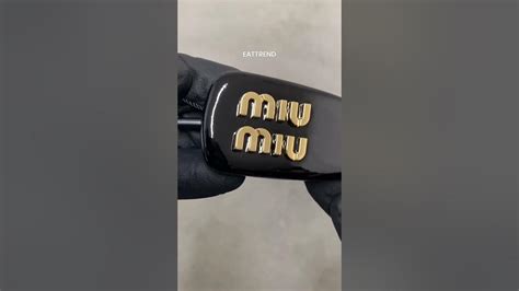 미우미우 24ss 페이턴트 레더 헤어핀 블랙 5if092 069 F0002 더보기란에서 구매처 확인 Youtube