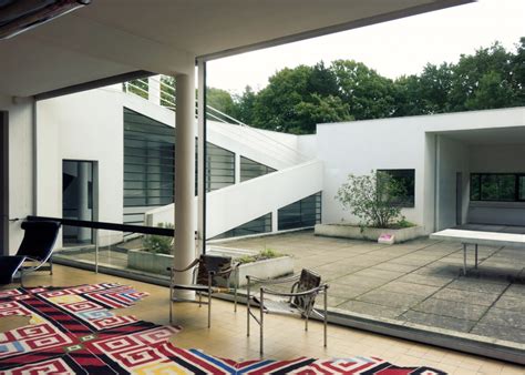 Le Corbusiers Villa Savoye Encapsulates The Modernist Style