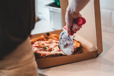 How Big Is A 9 Inch Pizza Slices Servings Size And Total Calories