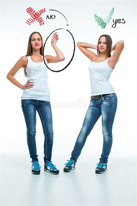 Portrait De Deux Belles Jeunes Femmes Jumelles Photo Stock Image Du Caucasien Copines