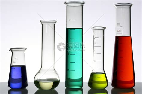 生物实验室操作台上的实验试剂高清图片下载 正版图片600436186 摄图网