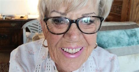 83 годишна баба се омажила за 50 години помлад дечко од неа па откако тој ѝ ги украл сите пари