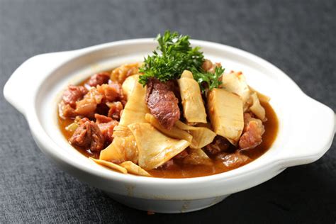 腊鸭白菜炖豆腐中国菜系食品餐饮摄影汇图网