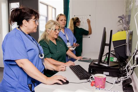 New Figures Show Shock Fall In Number Of Uk Educated Midwives Joining