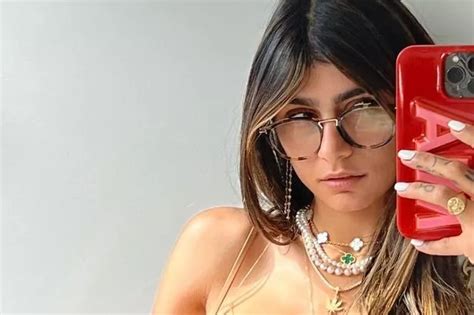 Pornhub Legend Mia Khalifa Stuns Locals As She Pops To British Seaside Town For Hol Daily Star