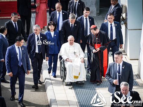 ФОТО Ромын пап Франциск Хөшигийн хөндий нисэх онгоцны буудалд бууж Улаанбаатар хот руу