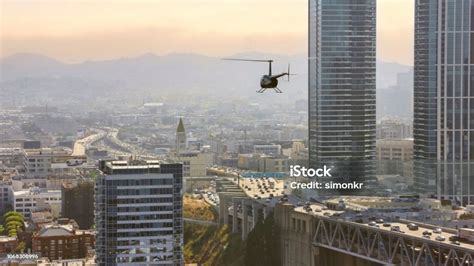 햇빛에 샌 프란 시스 코 금융 지구 향해 비행 하는 헬기의 항공 보기 0명에 대한 스톡 사진 및 기타 이미지 0명 개발 건물 외관 Istock
