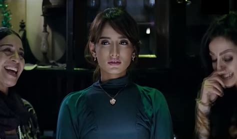 صورة 101 من فيلم بنتين من مصر الدهليز قاعدة بيانات الفن العربي