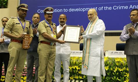 ഓൺലൈൻ അതിക്രമം തടയൽ സംസ്ഥാന പൊലീസ് മേധാവി പുരസ്കാരം ഏറ്റുവാങ്ങി Prevention Of Online Violence