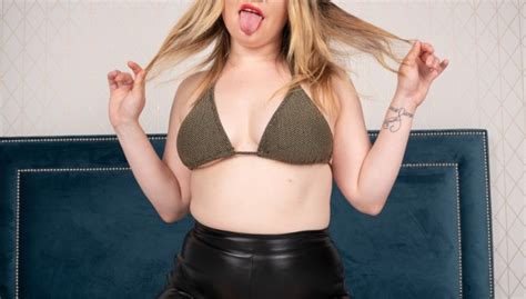 Thick Slut Maria Gail Loves Stretching Her Pussy Hard Vr Porn Video Vrporn Com