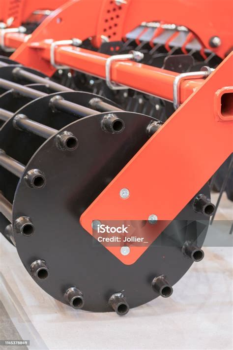 토양 경작을 위한 농업 기계 농업 기계의 새로운 현대 모델 세로 사진 계절에 대한 스톡 사진 및 기타 이미지 계절 농부 농업 Istock