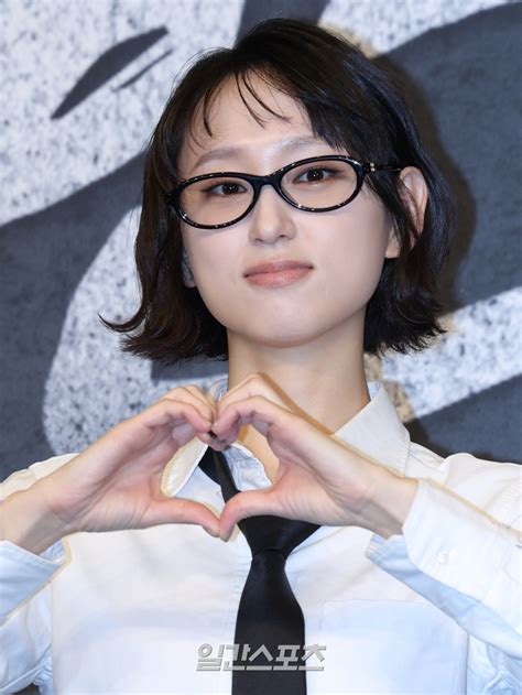 포토 류혜영 하트 받으세요 일간스포츠