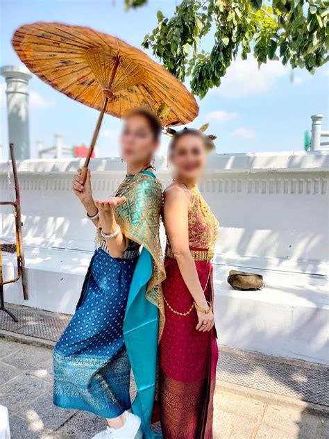 สุดคึกคัก นทท ต่างชาติ แห่ ใส่ชุดไทย ถ่ายรูปคู่วัดอรุณฯ