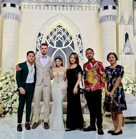 Tanpa Gaya Seksi Terbuka Potret Anggun Natasha Wilona Saat Kondangan Disorot Halaman Stylo