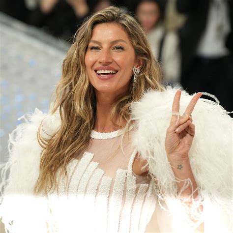 Gisele Bundchen Stuns In Unbelievable Bikini Photo On The Beach Showcasing Toned Phsyique Hello