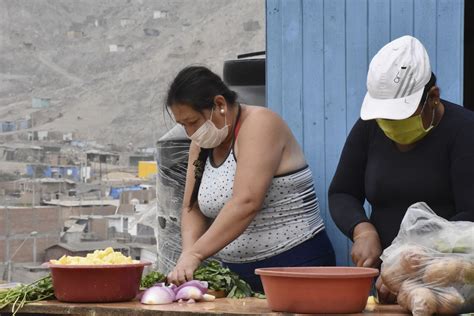 La Mitad De La Población Peruana Se Encuentra En Situación De