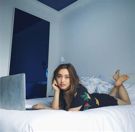 Jenn Im Rcelebsinthepose